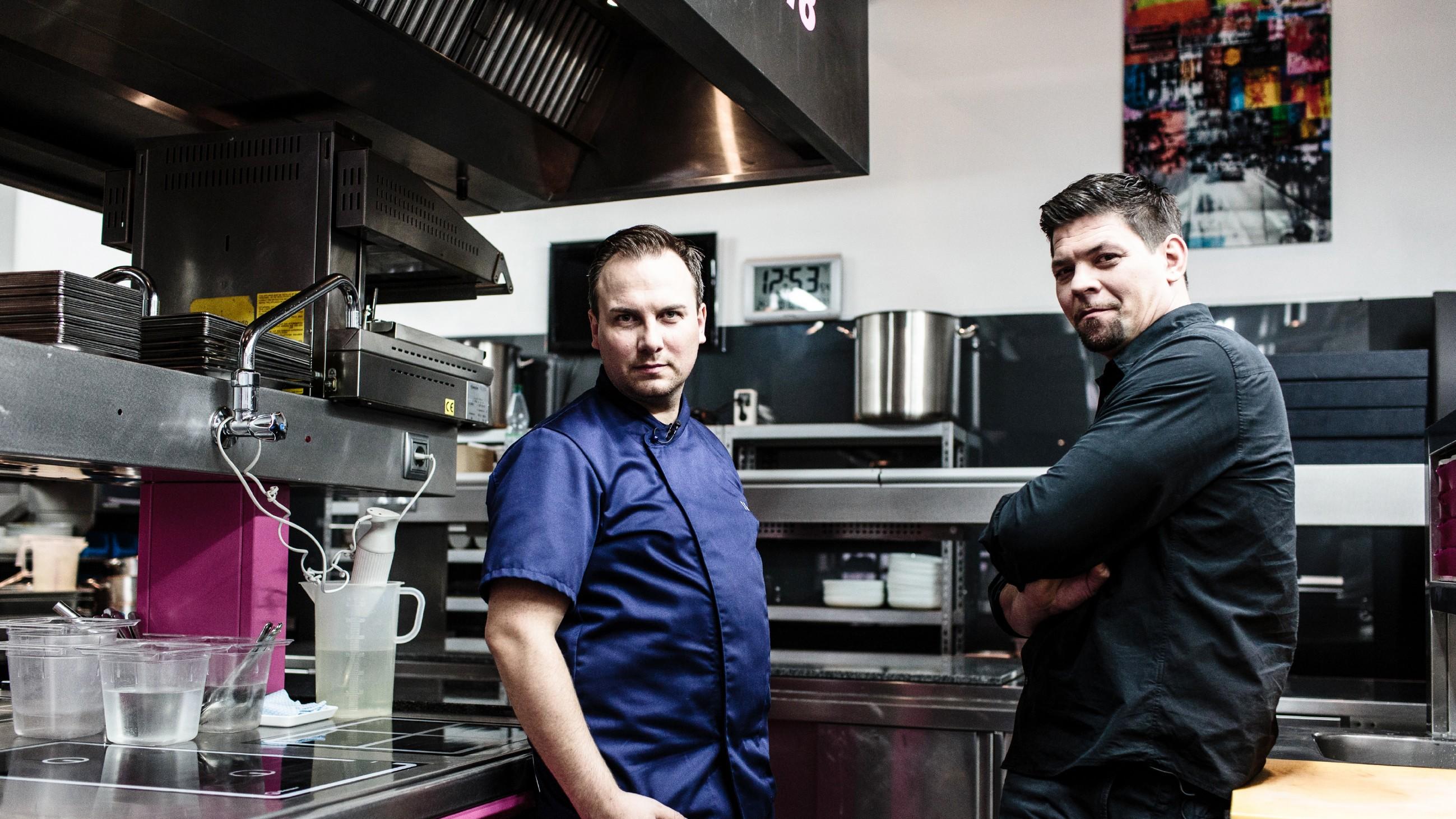 Kitchen Impossible: Sternekoch Tim Raue fordert Revanche von TV-Koch Tim Mälzer