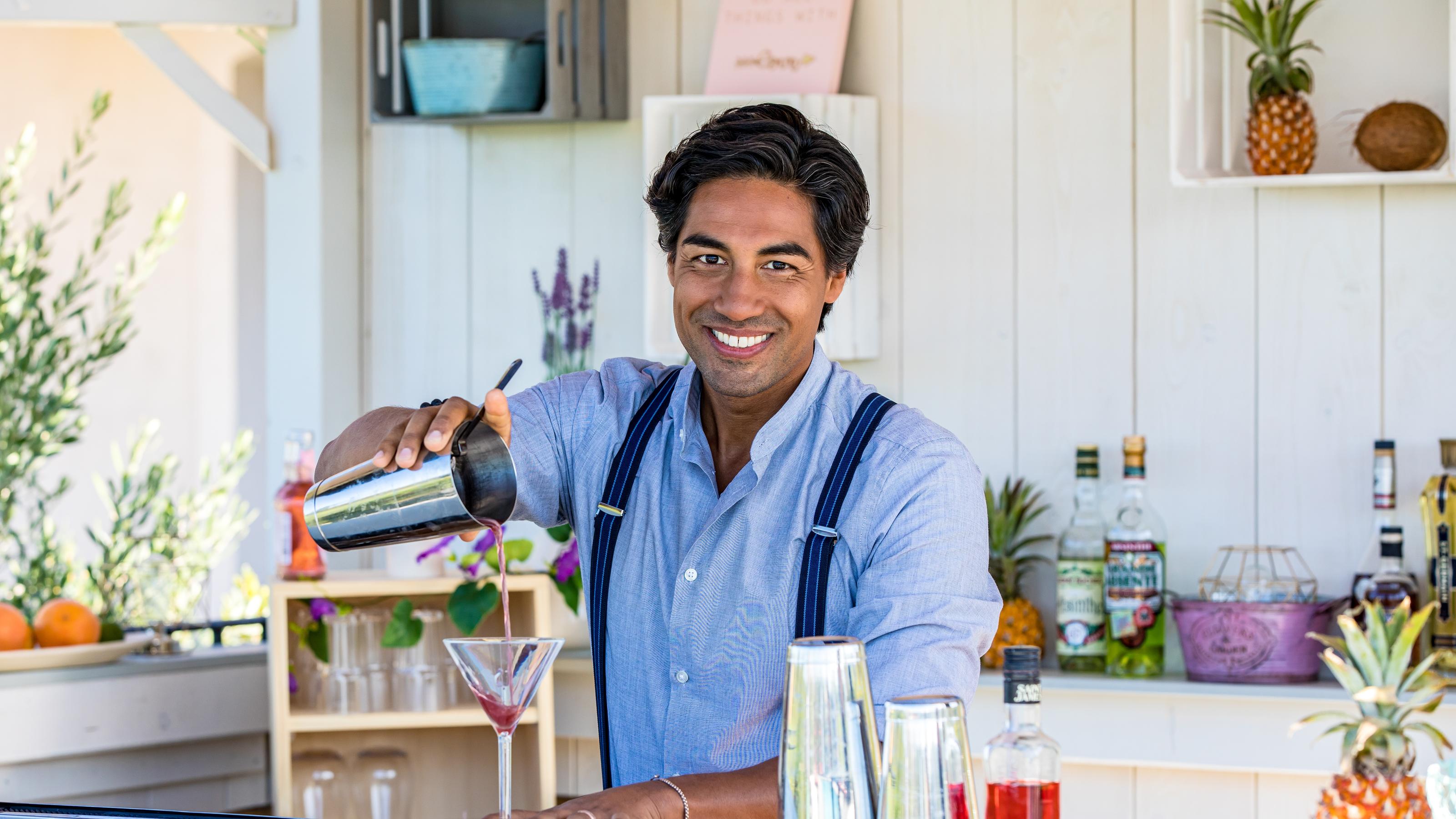 First Dates - Hotel: Interview Barkeeper Nic Shanker