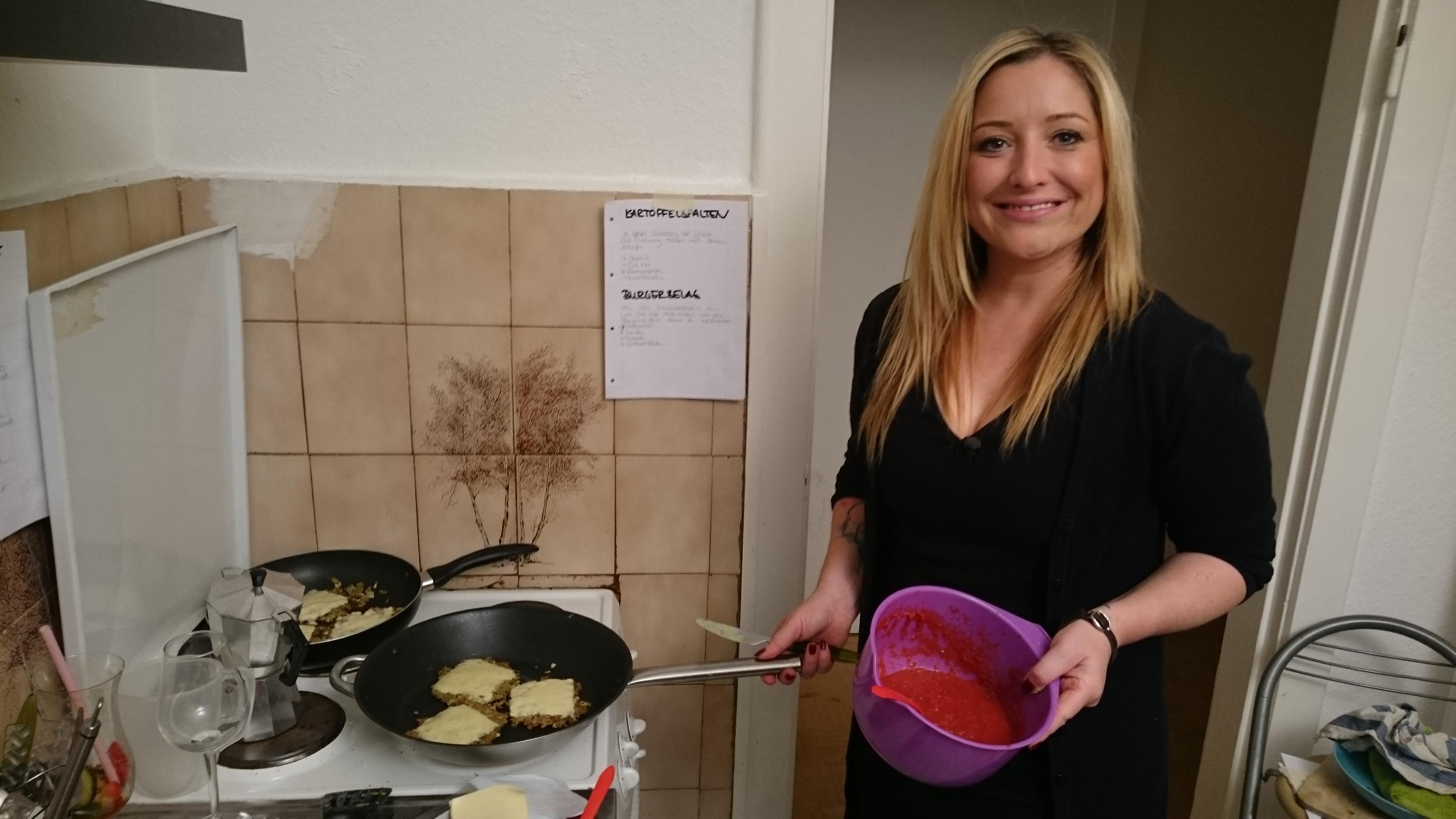 Das perfekte Dinner: Bei Sarah ist mit ordentlich Schnaps auf dem Tisch ...
