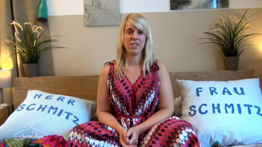 Schrankalarm: Jenni hat bisher nur bunte Klamotten im Schrank