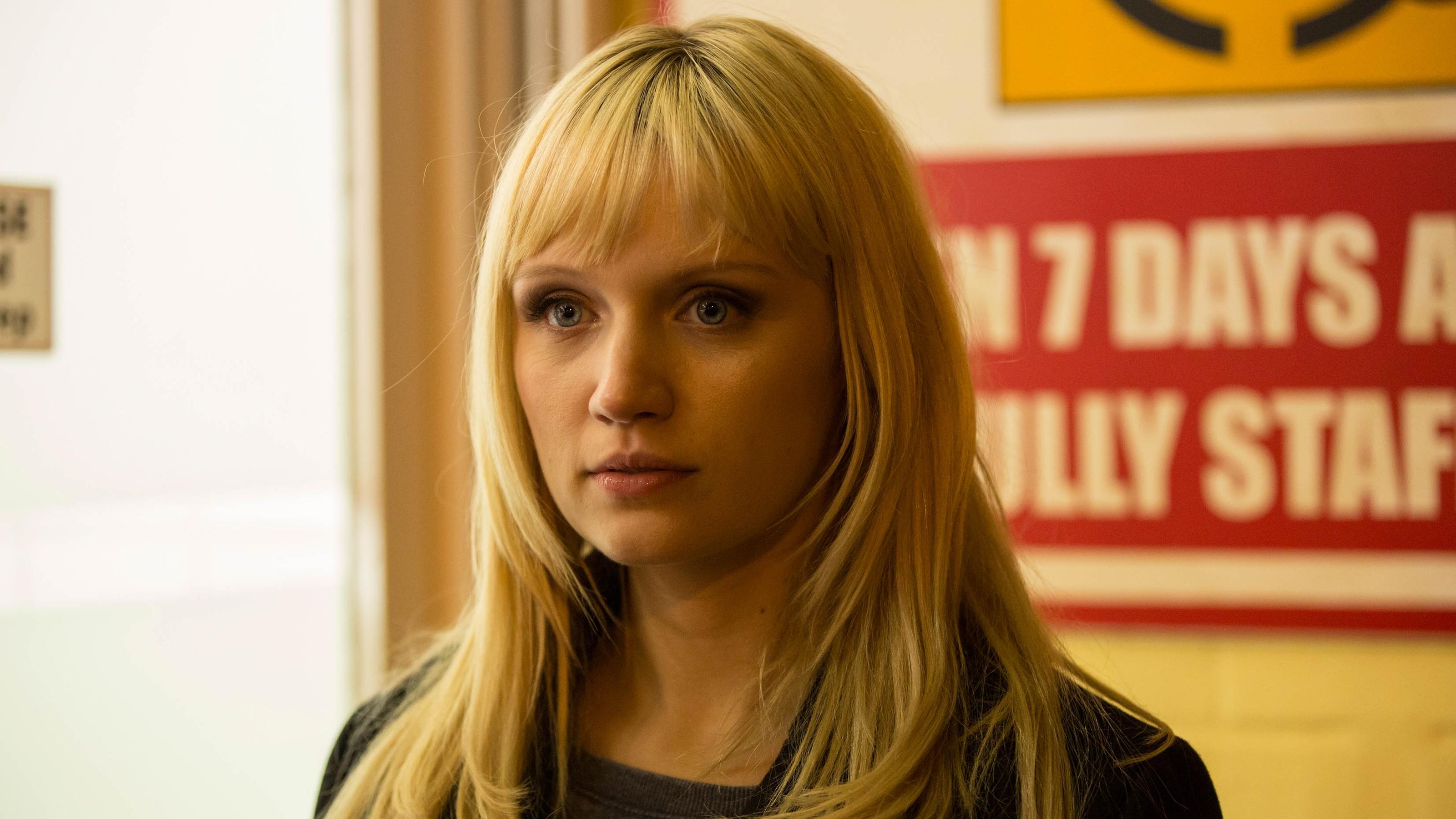 Humans: Emily Berrington spielt Niska