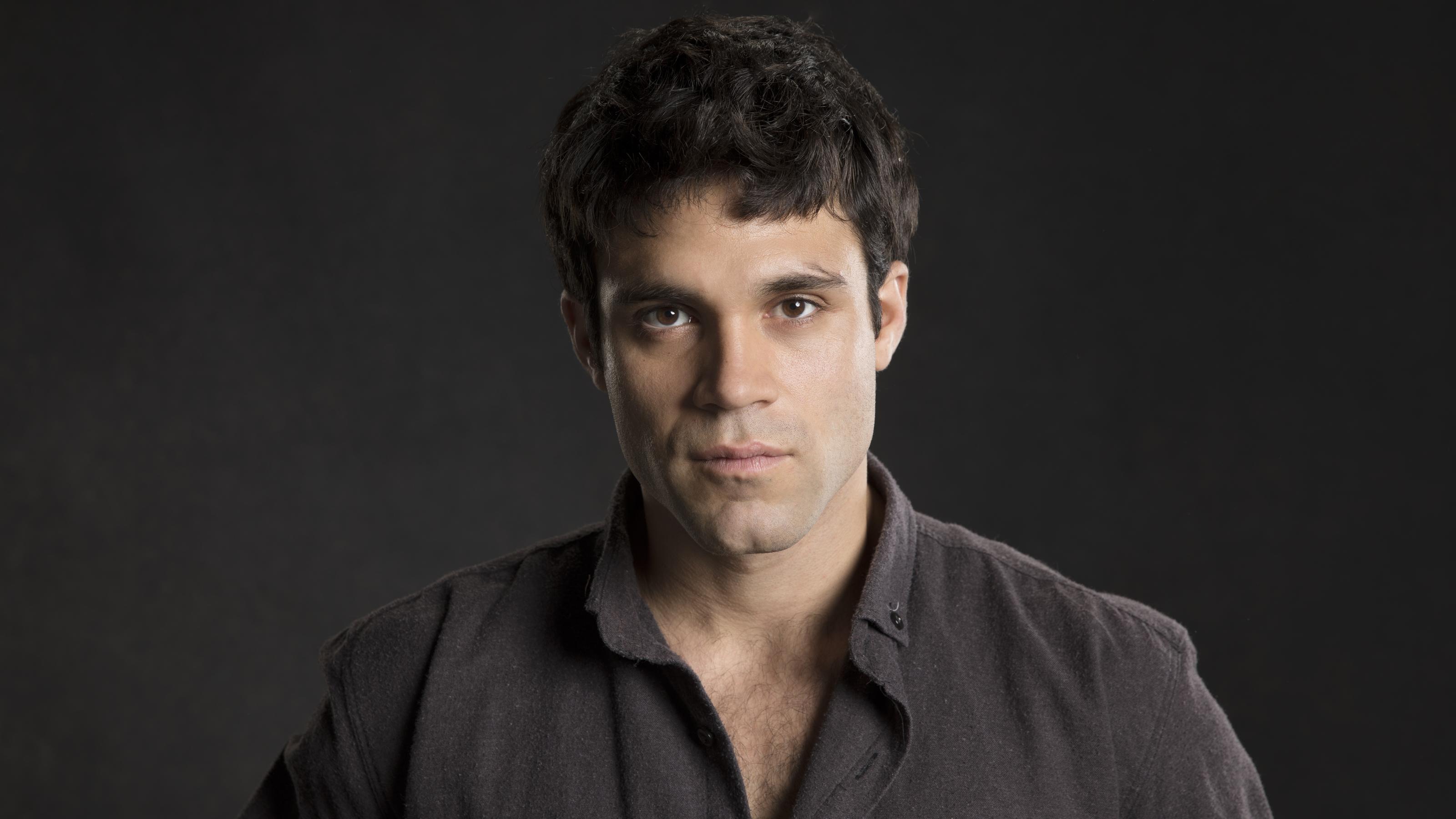 Milk & Honey: Deniz Arora spielt Kobi