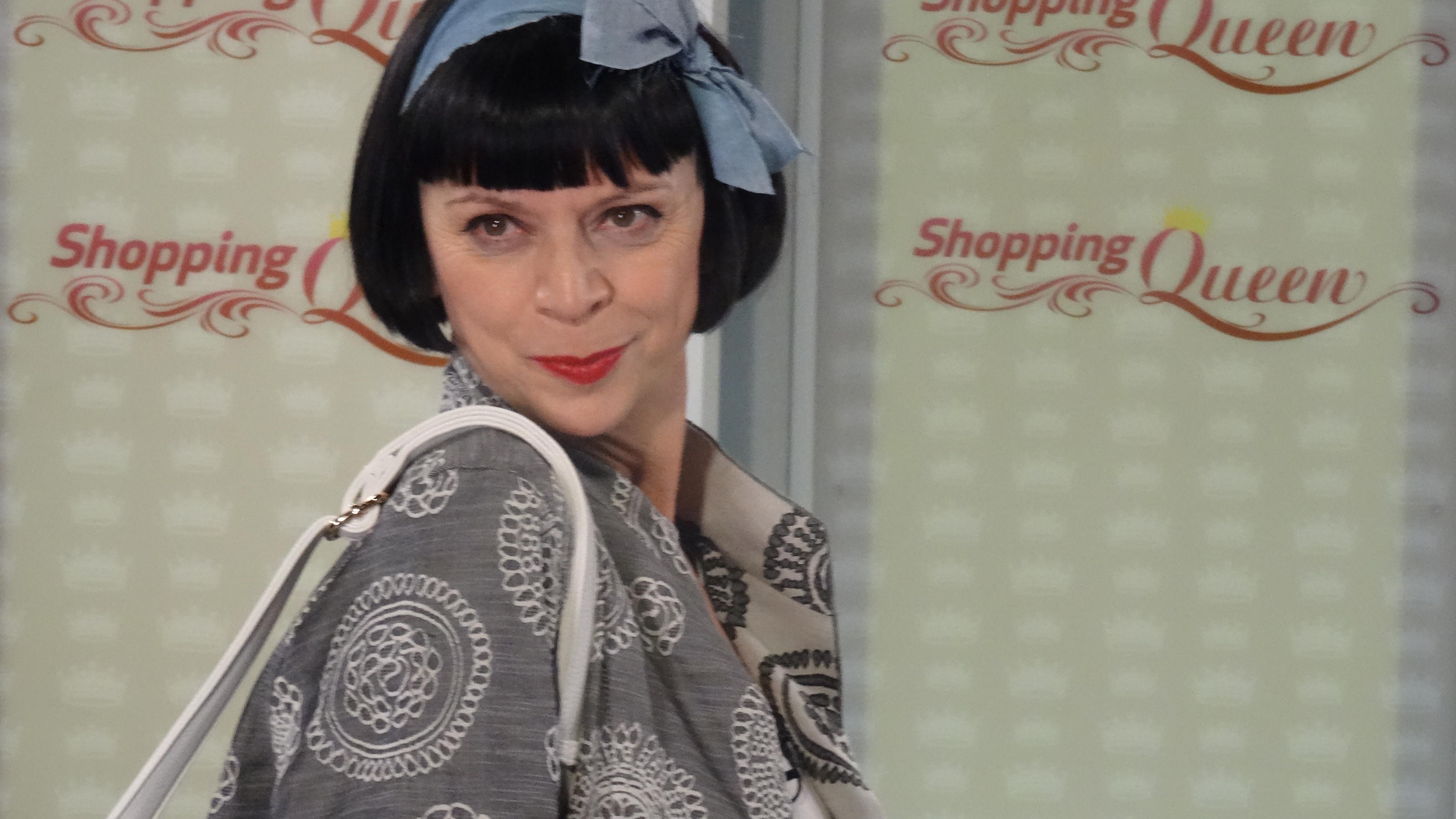 Shopping Queen: Heike aus Leipzig präsentiert ihren Sommerjacken-Look ...