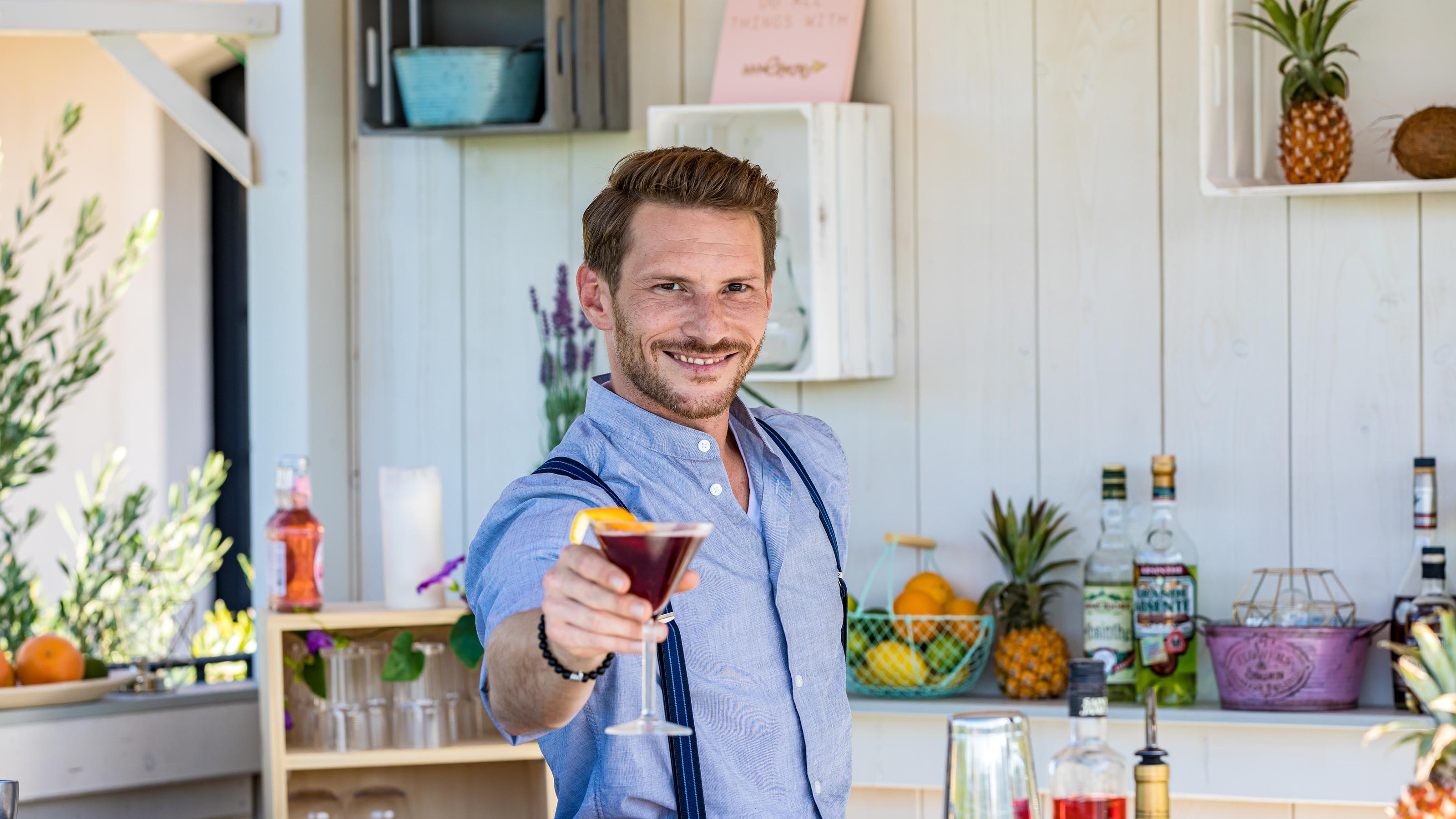 First Dates Hotel: Barkeeper Rocco im Interview