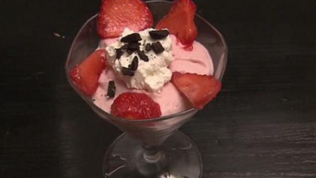 Das perfekte Promi Dinner Rezepte - Mousse au fraise (Denise Biellmann)