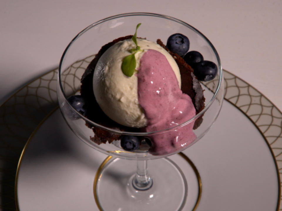 Das perfekte Dinner Rezepte - Eis von der gerösteten Banane mit Brownie ...