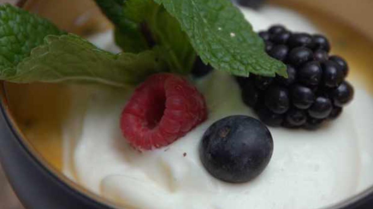 Das perfekte Dinner Rezepte - Passion Fruit Creme, dazu dreierlei Frucht