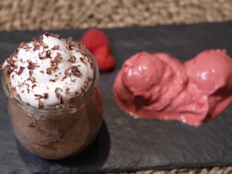 Das perfekte Dinner Rezepte - Schokoladenmousse mit Sahnehaube und ...