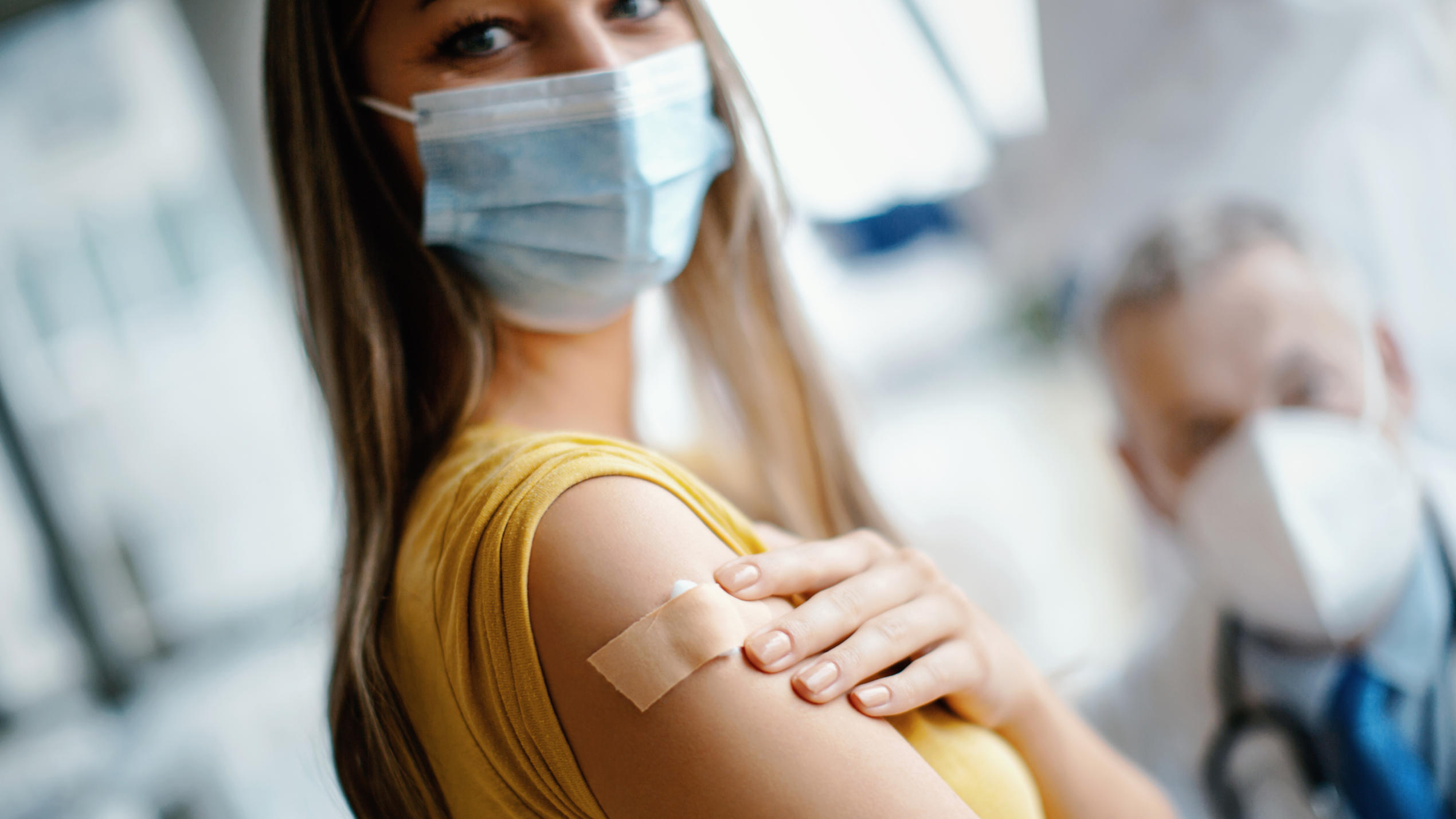 Ansteckend trotz Corona-Impfung: Können Geimpfte das Virus noch übertragen? Ansteckend trotz Corona-Impfung: Können Geimpfte das Virus noch übertragen?