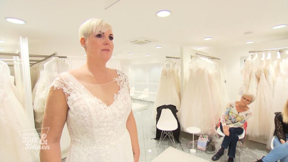 Julias Liebe zu Kleidern lässt auf sich warten