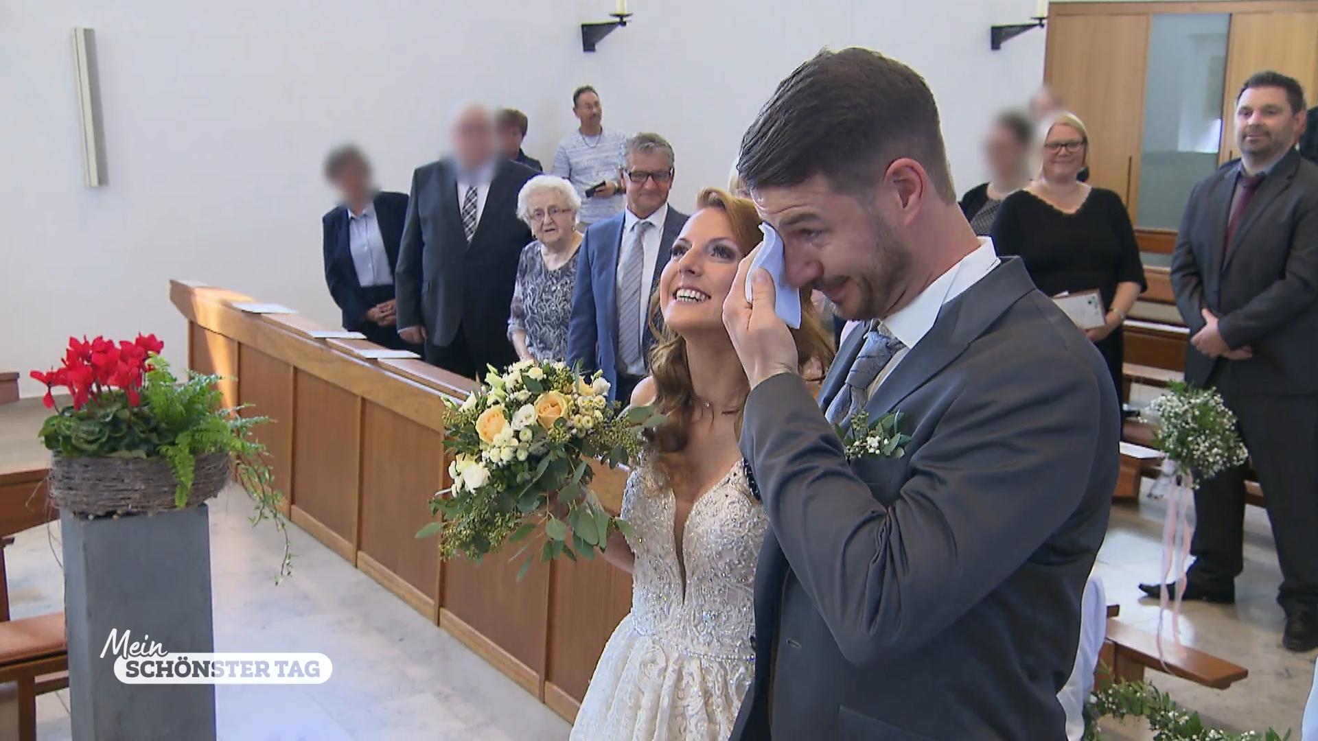 Bei Einzug der Braut wird auch Eric emotional