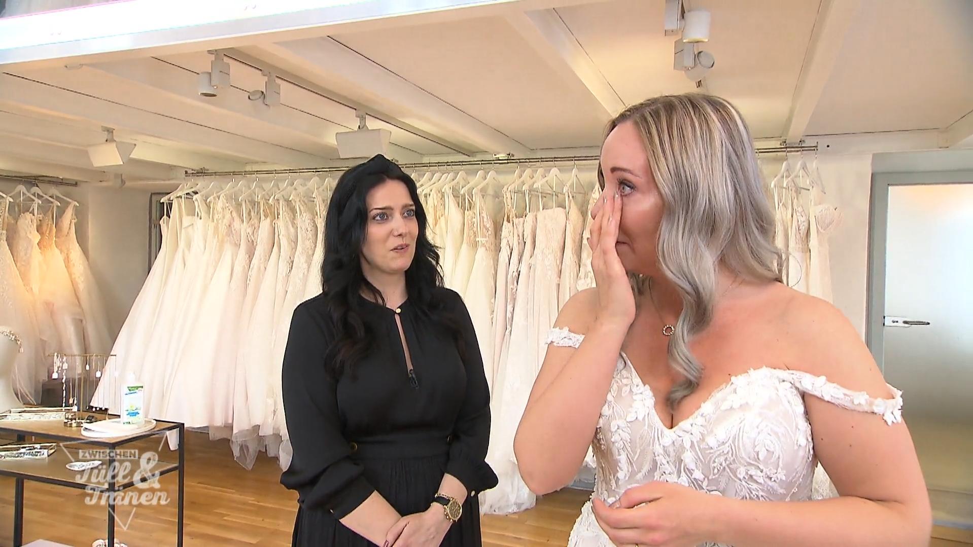 Zwischen Tüll und Tränen: Braut Anna hat schwer mit ihrem Selbstbild zu kämpfen und die Tränen ...