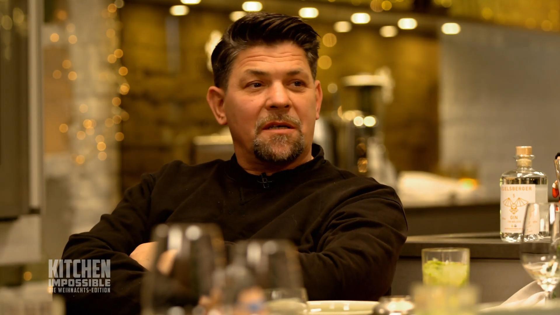 Schwarze Fingernägel bei Kitchen Impossible? Tim Mälzer klärt auf, was ...