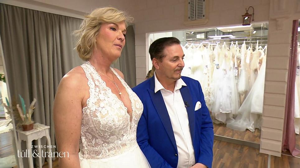 Passt das Outfit zu Manuelas Oberweite?