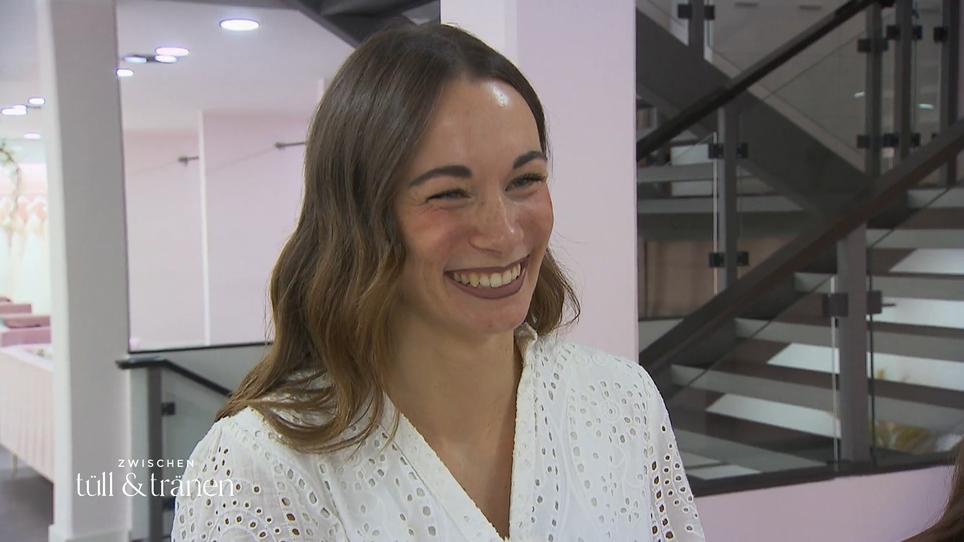 Ein modernes und außergewöhnliches Kleid für Eleni