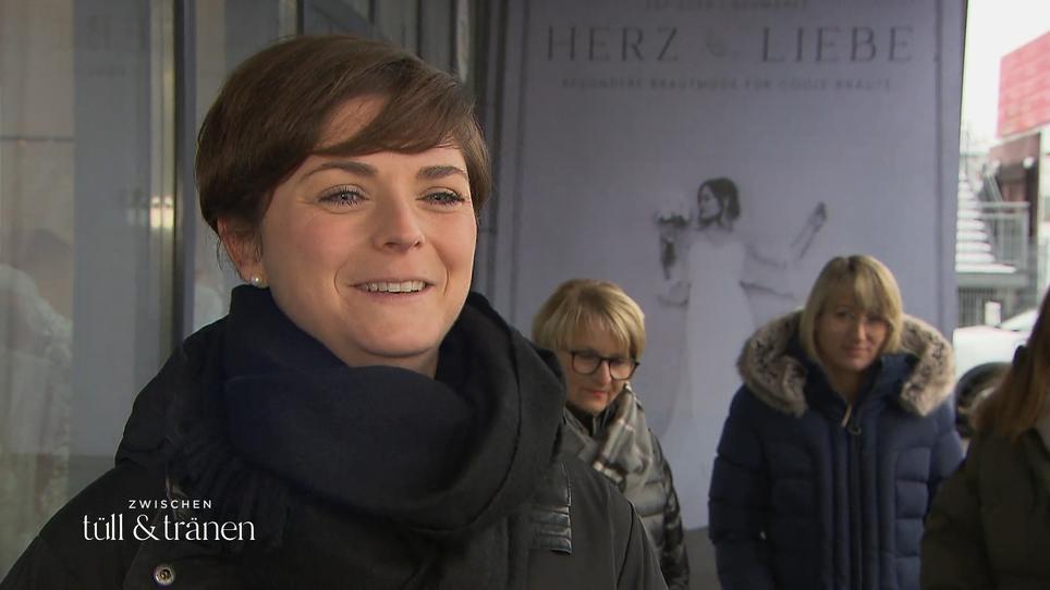 Katja will ihre weibliche Seite zeigen