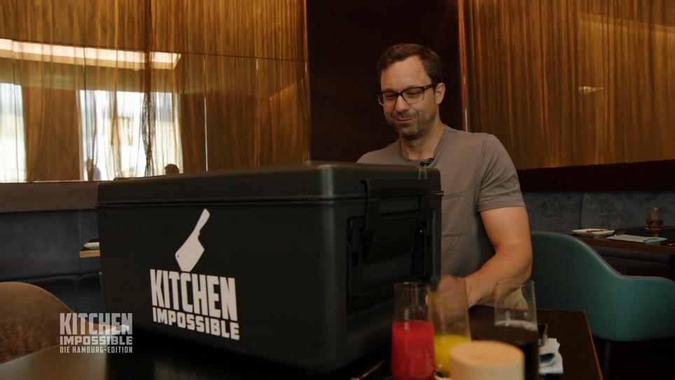 Tim macht Edi ein kulinarisches Geschenk