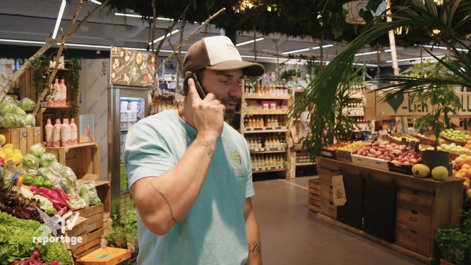 Robin Hertscheck wartet verzweifelt auf Ware Robin Hertscheck wartet verzweifelt auf Ware